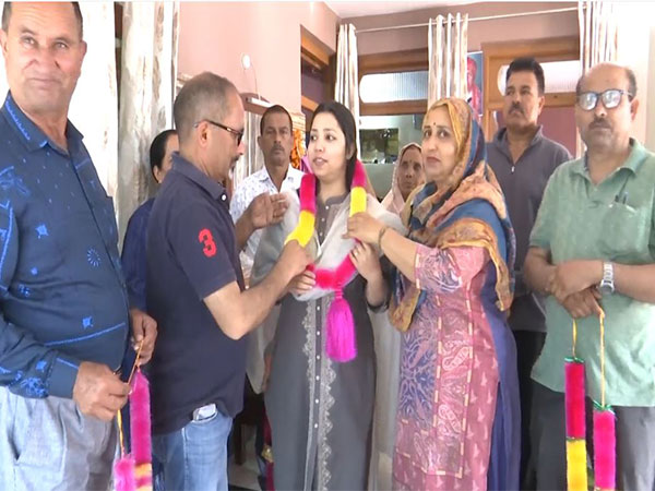 Tailor’s daughter becomes first woman judge from Rajouri – Rising Kashmir