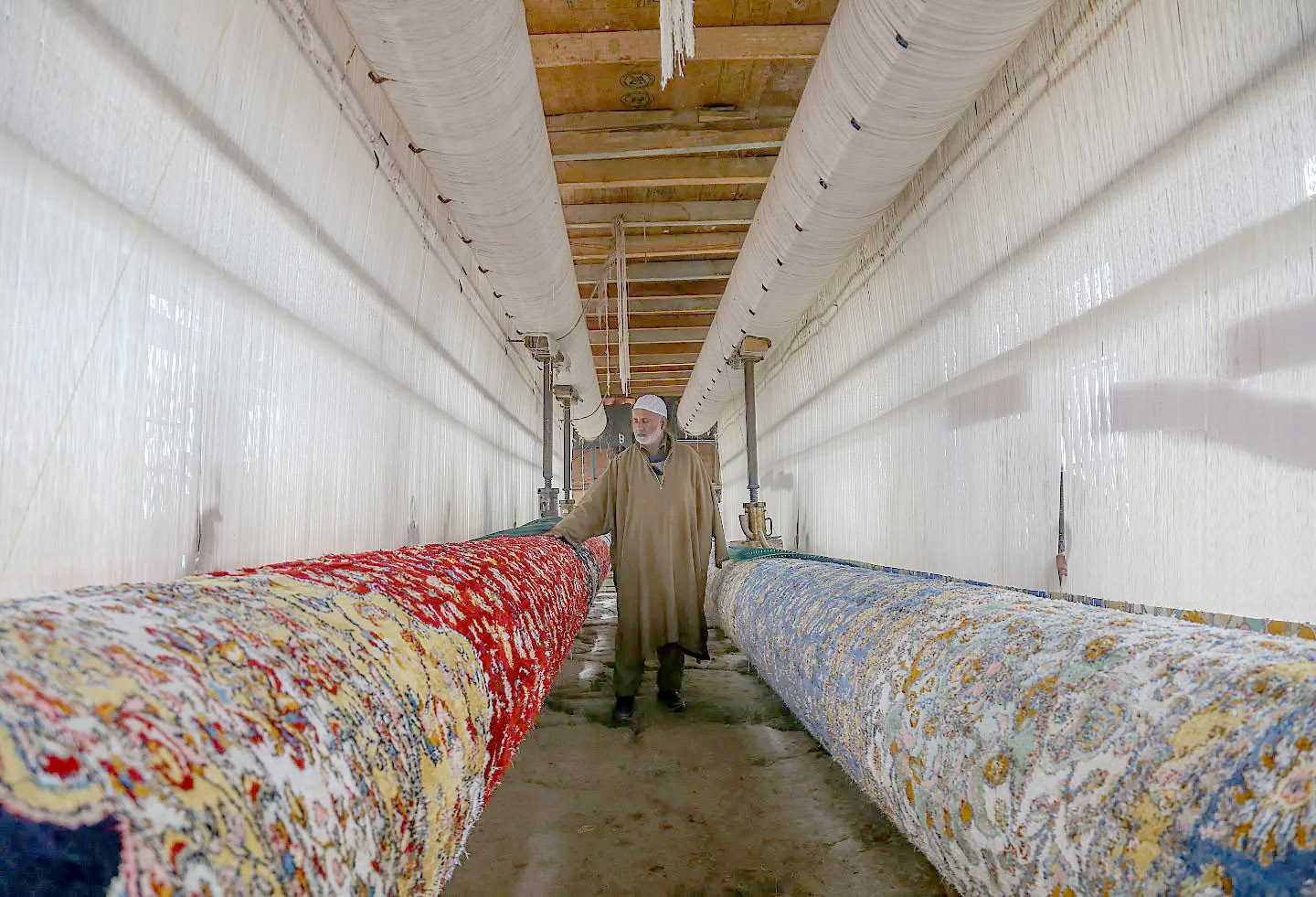 Asia’s largest carpet knit in Kashmir – Rising Kashmir Asia’s largest carpet knit in Kashmir – Rising Kashmir