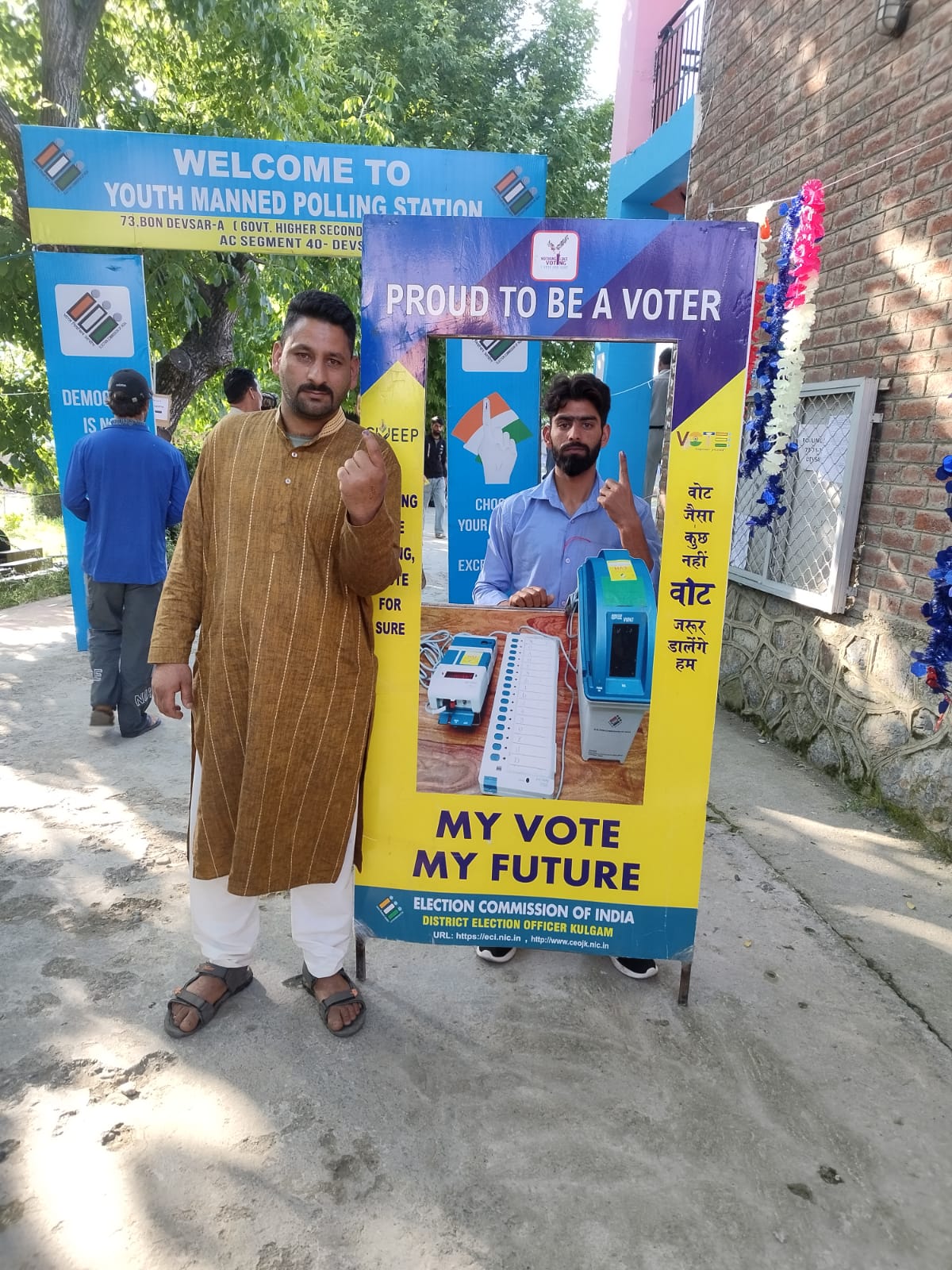 Ls Polls West Bengal Records 16 64 Pc Voter Turnout Till 9 Am Uttar